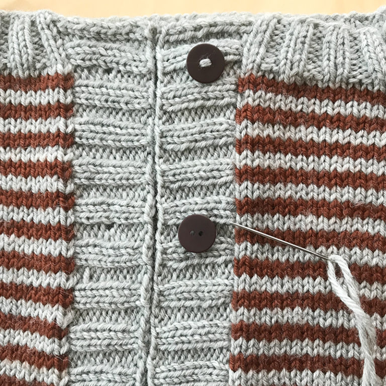 How to Attach Buttons – Elizabeth Smith Knits