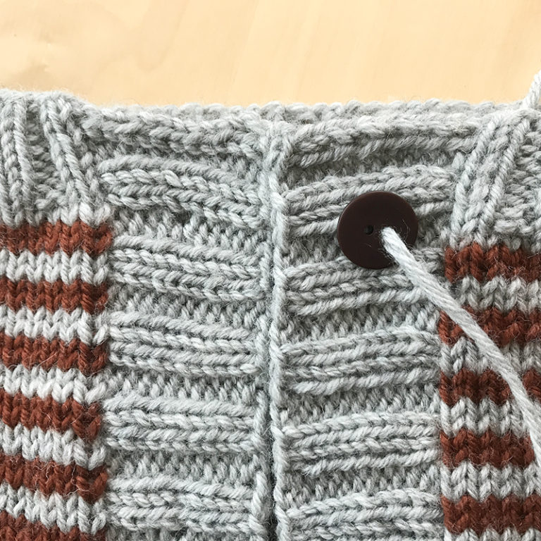 How to Attach Buttons – Elizabeth Smith Knits
